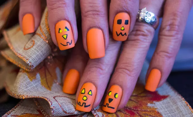 I-pumpkin manicure ku-Halloween: yiziphi izinyathelo okufanele uzilandele?