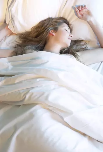 Grčevi prije spavanja: zašto se javljaju?