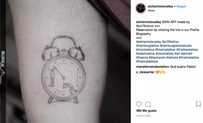 Tatuagem de relógio muito original