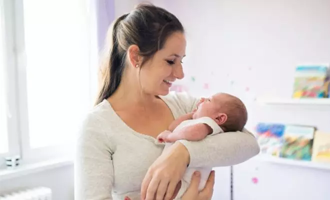 איזו פרשנות יש לחלום על תינוק בזרועותיך?
