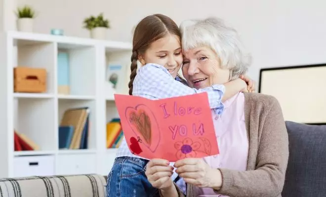 Templat surat cinta yang indah untuk seorang cucu perempuan
