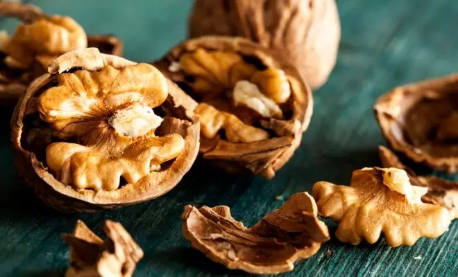 Kwa nini walnuts huonekana katika ndoto?