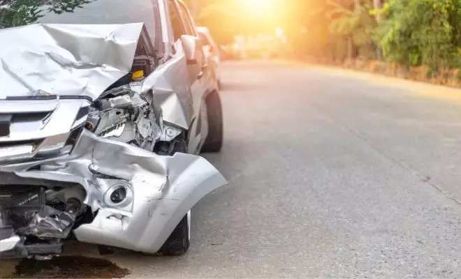 Does dreaming of a car accident have many negative meanings?