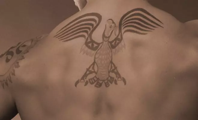 老鹰翅膀纹身是什么意思？