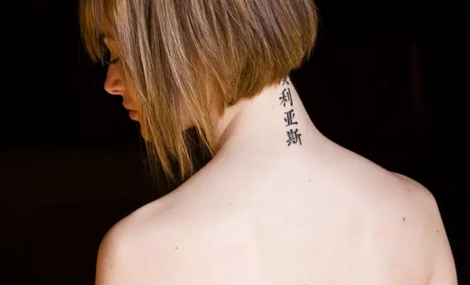Frazės, kaip padaryti gražią tatuiruotę ant kaklo