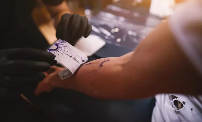 Ибораҳои дӯстӣ барои гирифтани татуировка дар бозуи