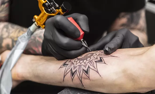 imishwana Crazy ukuze uthole tattoo on the forearm