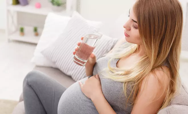 Depilace během těhotenství: jaké metody můžete použít a které ne