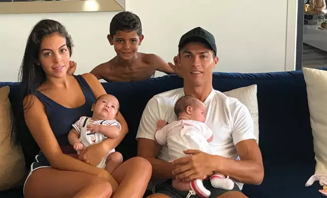 Cristiano Ronaldo, ntate oa sebele hammoho le Georgina