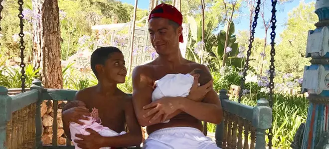 Cristiano Ronaldo, un super père 1