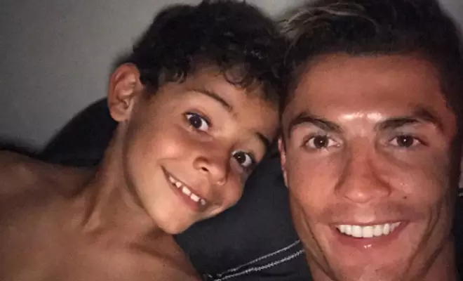 Cristiano Ronaldo, bapa nyata. waktos selfie