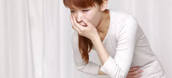 Bolest žaludku s nevolností: příčiny a léčba
