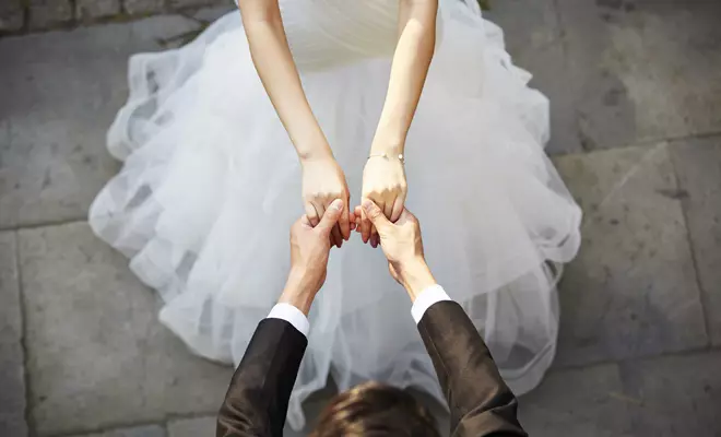 Нөхөртэйгээ (дахин) гэрлэхийг мөрөөддөг нь хачирхалтай утга юм