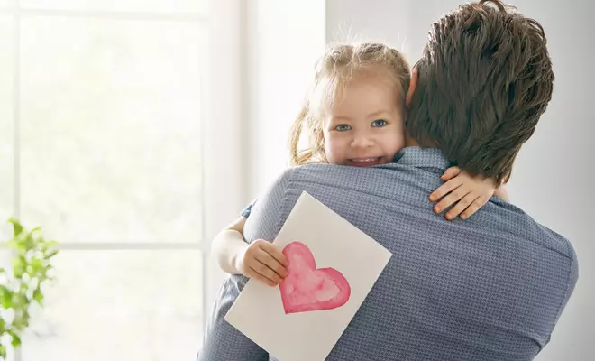 પિતા તરફથી તેની પુત્રીને પ્રેમ પત્ર: ચાલતા અને કોમળ શબ્દો