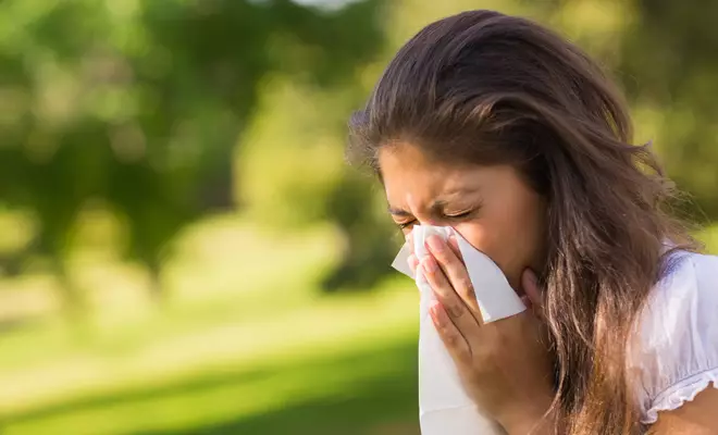 Sakit tenggorokan minangka akibat saka alergi