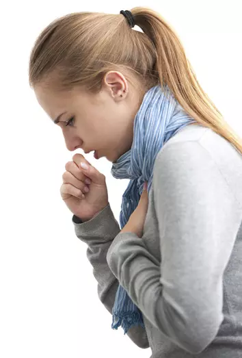 Vneto grlo in kašelj: kako ga zdraviti in kako preprečiti