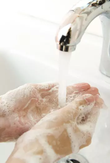 Hvordan dårlig personlig hygiene påvirker en sår hals