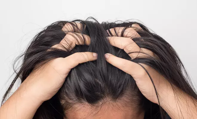 Matšoao a dermatillomania ke afe?