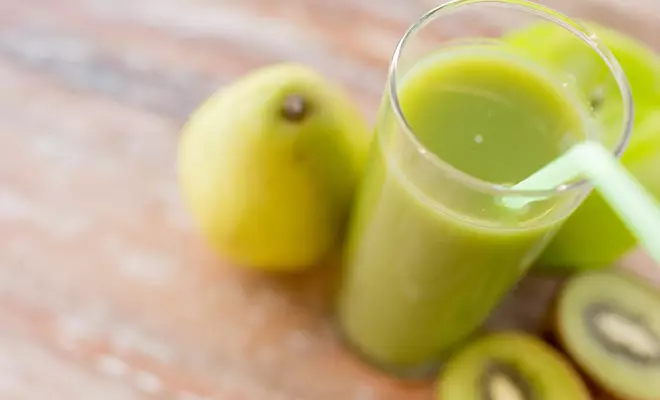 i-kiwi ne-pear smoothies